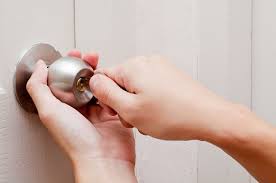 KEY SPINNING IN DOOR LOCK - Door Repair huddersfield